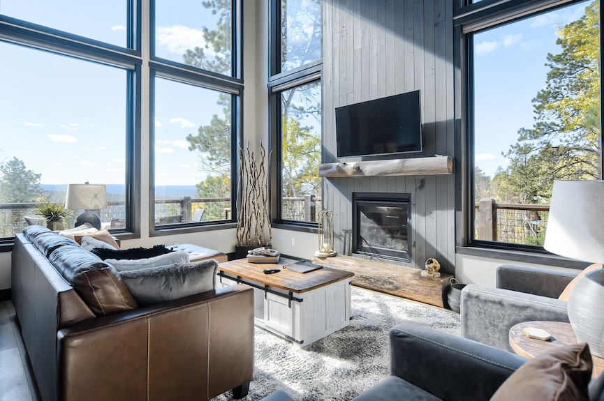 Amazing Views From Window Filled Modern Cabin Near Terry Peak W/ Hot Tub! - South Dakota