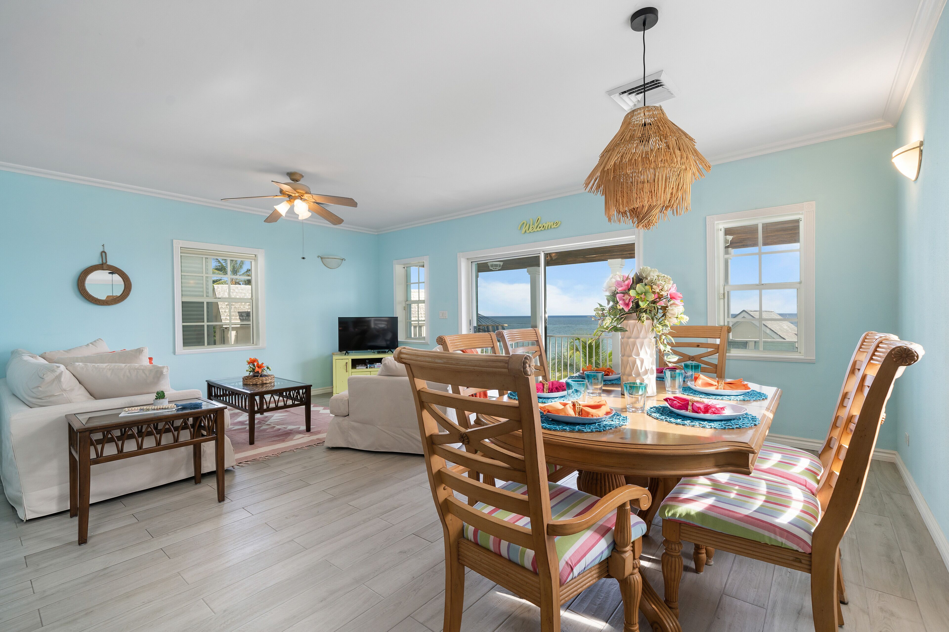 Beach, Ocean View Pool, King Bed - Walking Distance To Restaurants & The Beach! - Nassau
