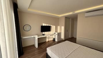 Quarto Duplo Comfort, 1 quarto, frigorífico, vista para o mar | Minibar, Wi-fi grátis, roupa de cama fornecida