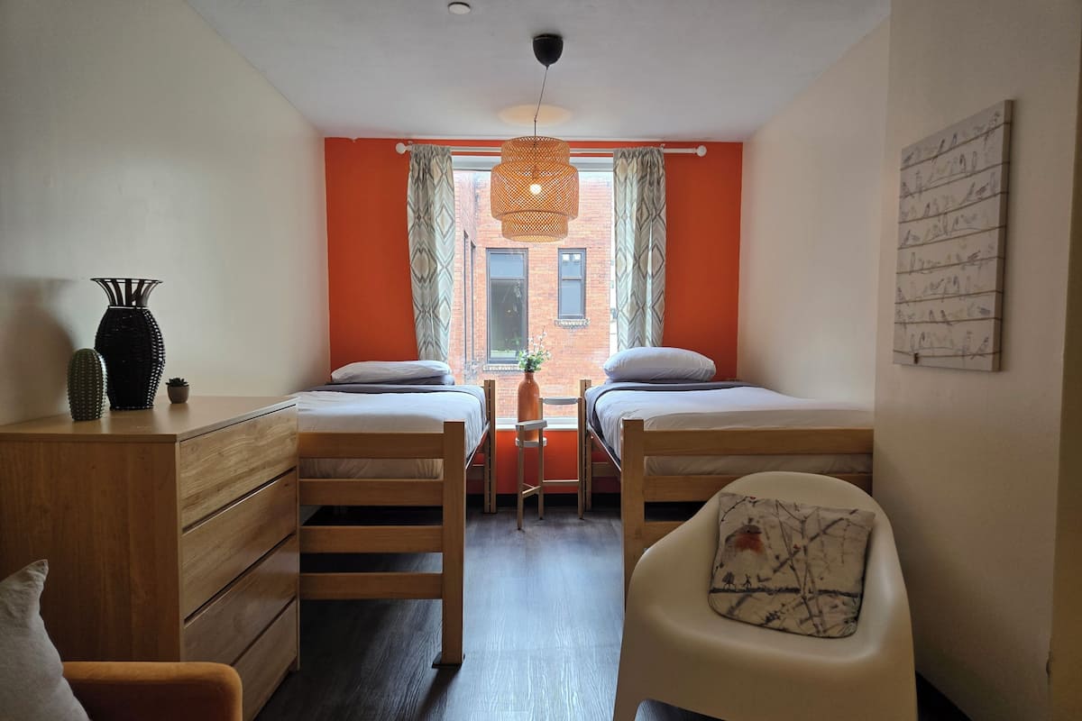 Apartamento Júnior | Cofre com capacidade para portátil, ferro/tábua de engomar