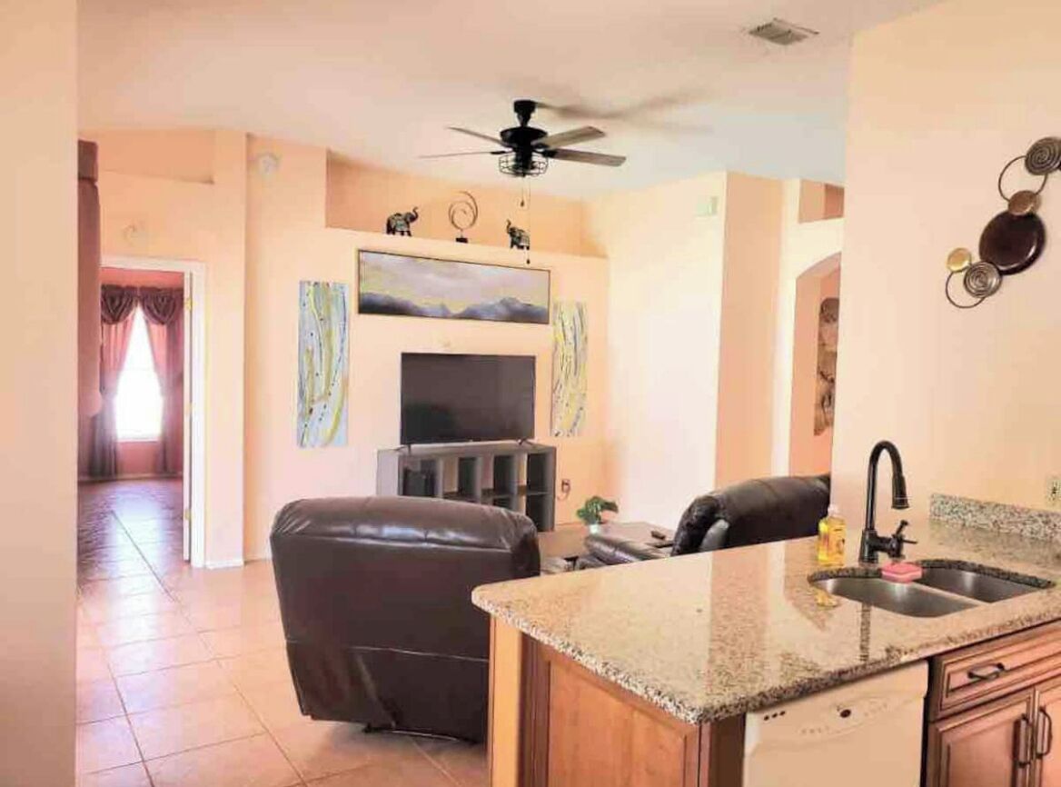 Relaxing 3 Bedroom Pool Home - Aéroport de Tampa (TPA)