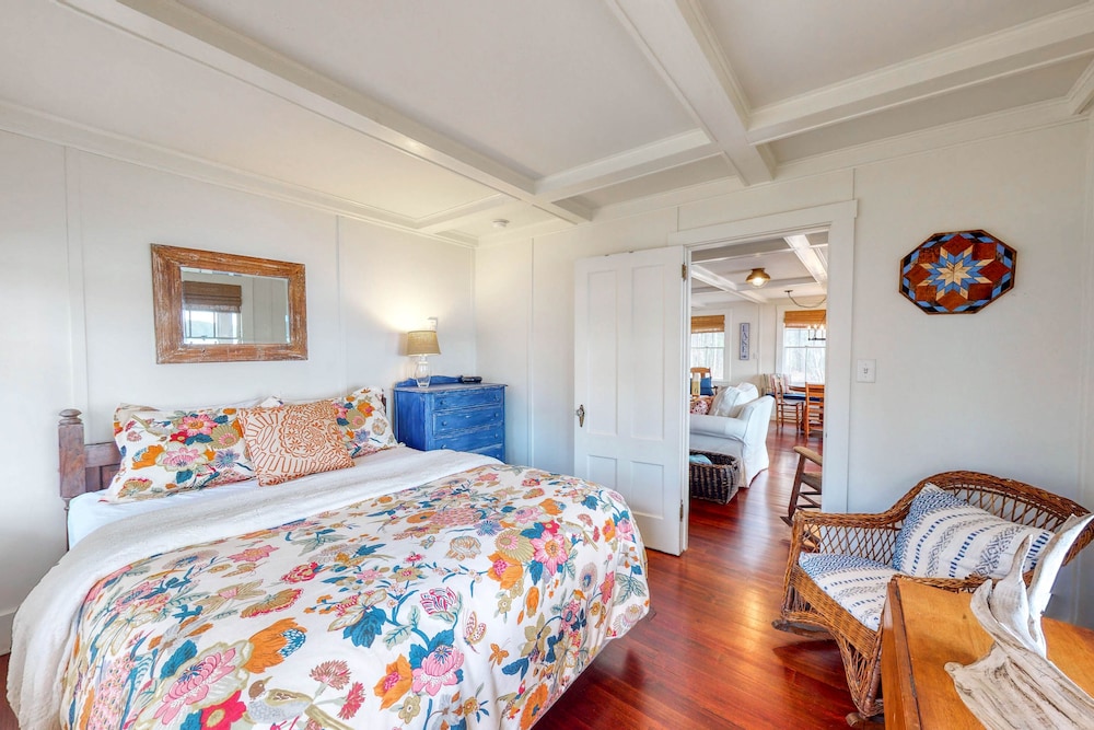 Lakefront Home With Private Dock, Kayaks, Firepit, Grill, & Sunroom - Monmouth, ME