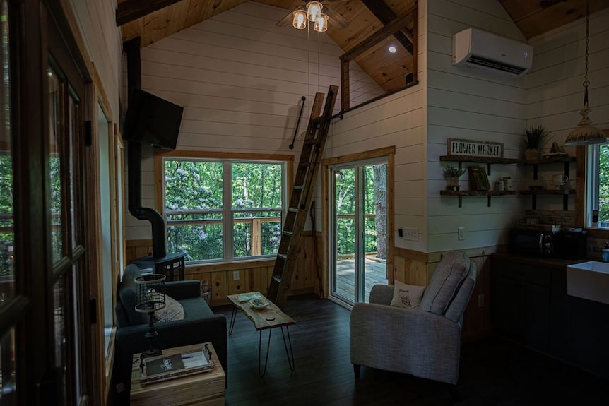 Al's Nest: Secluded Treehouse Overlooking Creek - Dahlonega, GA