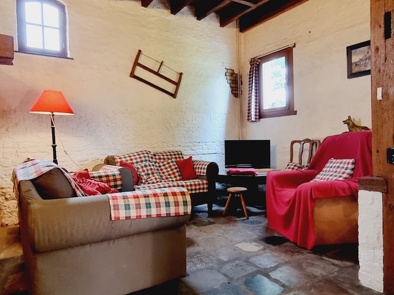 Family Cottage In 1713 Farm, Private Garden And Games - 베흐그