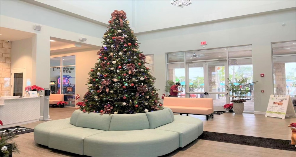 Epic Star Wars Game Room + Frozen Fun In Resort - Floride