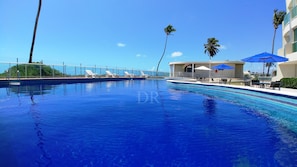 2 piscinas externas