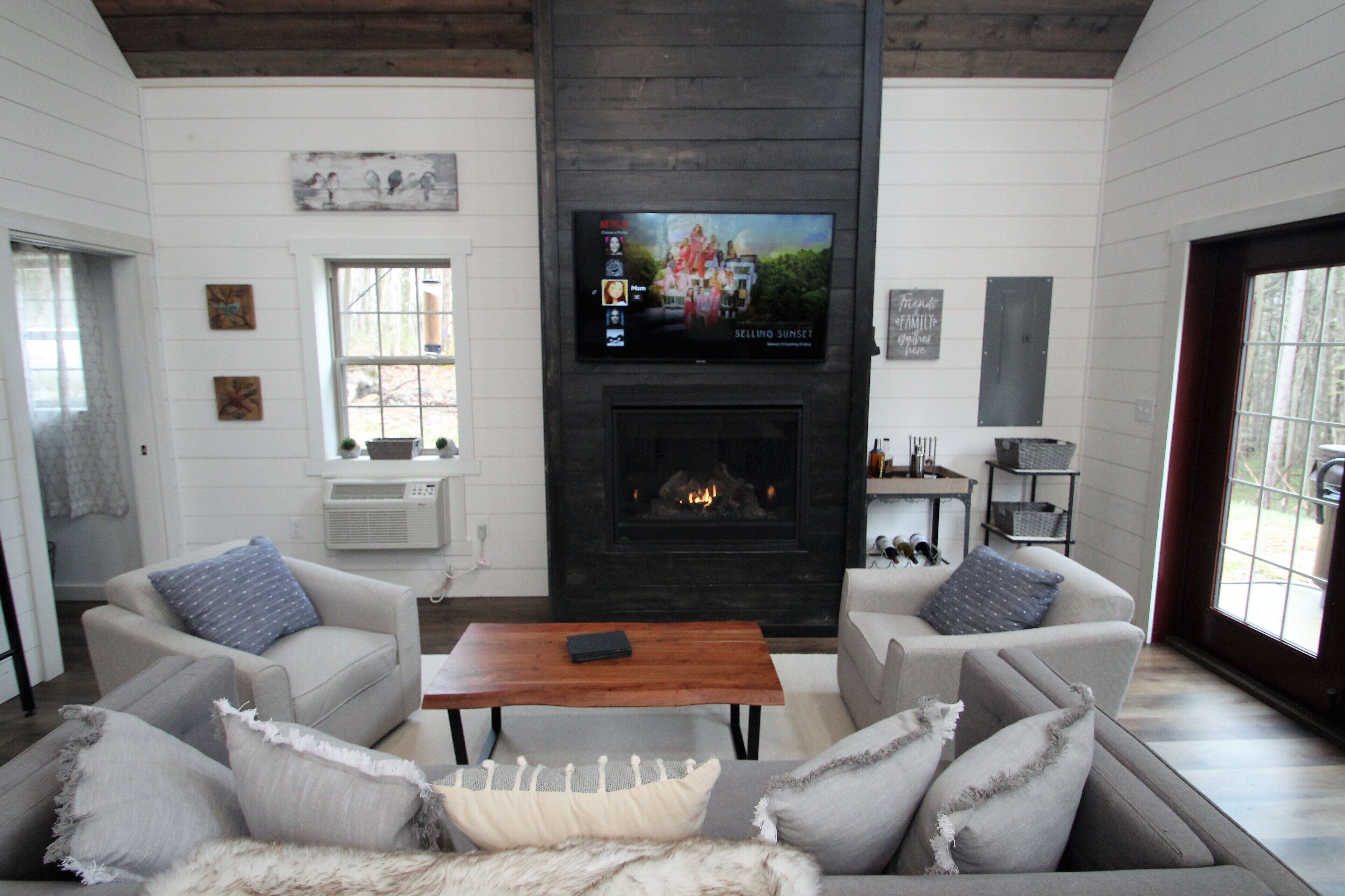 Exceptionally Private Rustic Luxury Cabin Adjacent To 16,000 Acres Of Gamelands - Farmington, PA