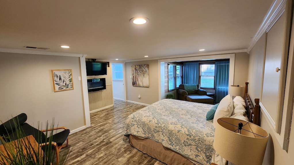 Paradise Found!! Waterfront Lake Retreat W. Dock Fish, Boat, Swim. Pet-friendly! - Davidson, NC