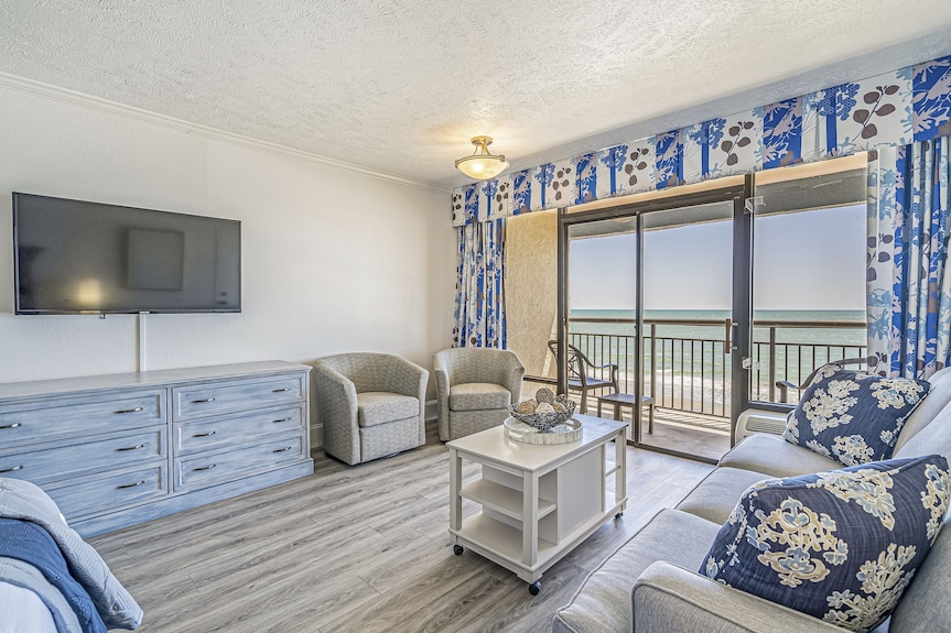 Luxury Beachfront Condo W/ Resort Amenities, Newly Remodeled, Direct Ocean Views - South Carolina