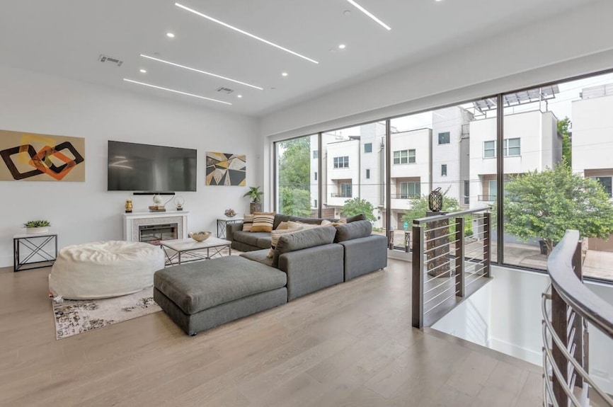 Luxury 4 Story Home With An Elevator & Private Hot Tub - Independence Heights - Houston