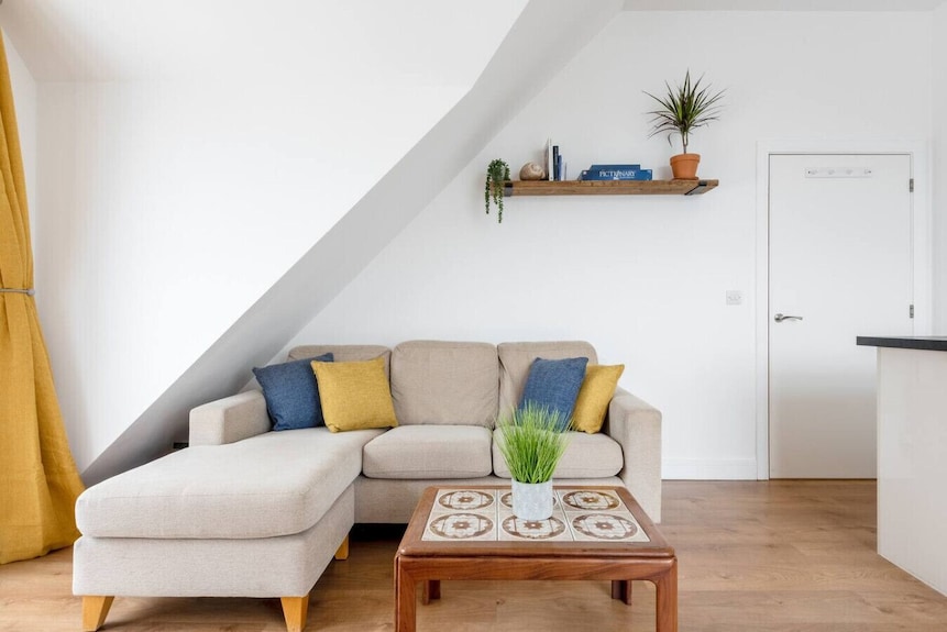 `Bells Chapel` - Private Parking - Great Location! - Gyllyngvase Beach