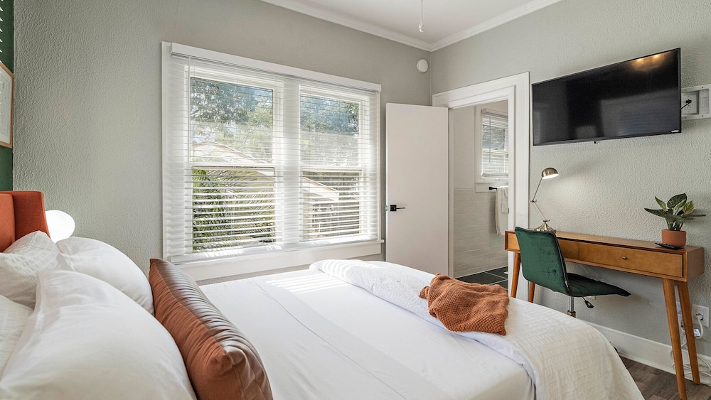 Modern Suite In Historic Old Northeast, 3min To Downtown - St. Petersburg, FL
