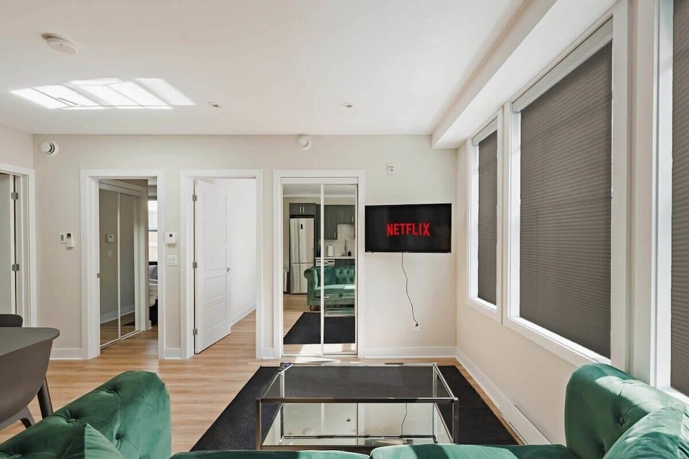 Chic & Modern 2br W/ac In The Heart Of Mtl- 57 - Montreal