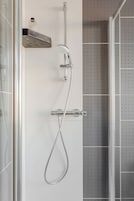 Dormitório Partilhado, 1 quarto, Vista para a cidade | Casa de banho