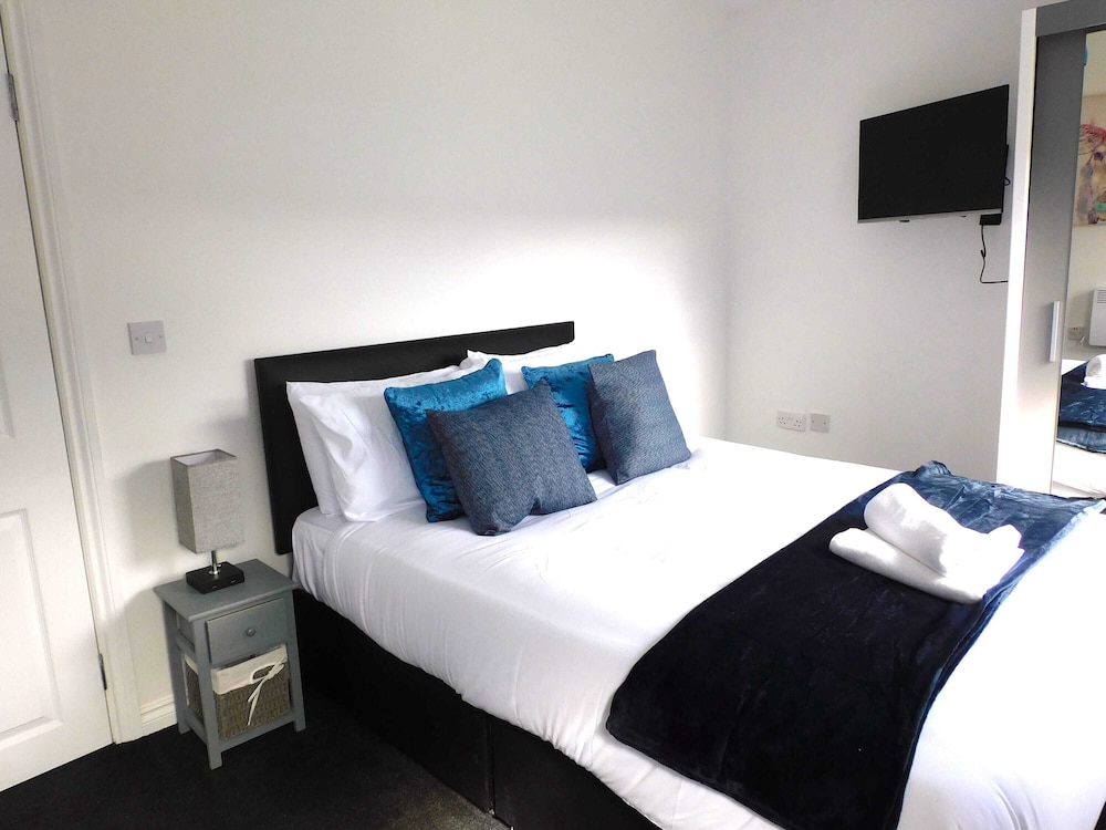 Newly Refurbished 1 Bed Apt In Hamilton Close To Station And Local Amenities - Motherwell