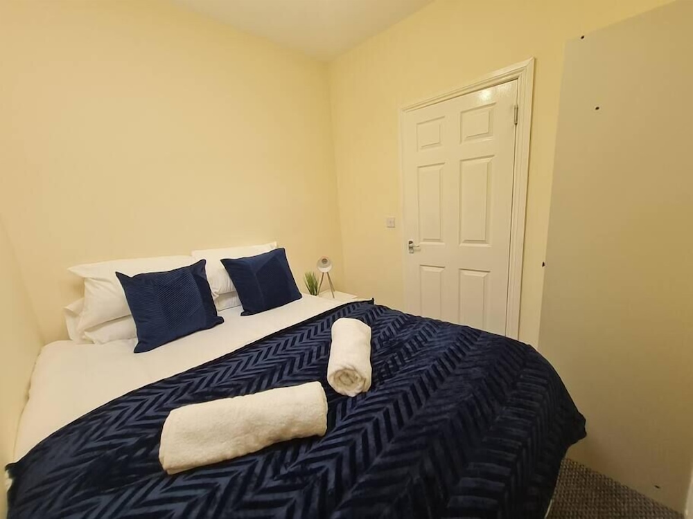 Perfect Location 2 Bed Serviced Apartment Near Bpw - Merthyr Tydfil