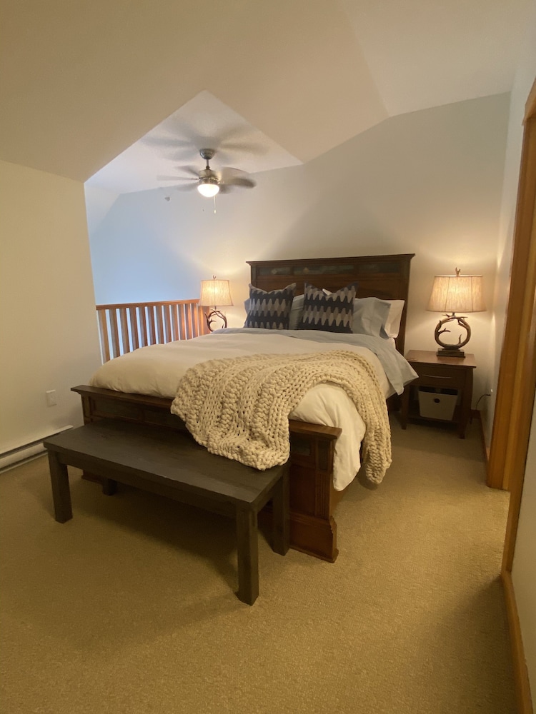 Premium Mountain Views! One Bedroom Penthouse Condo In The Lodges At Canmore - Canmore