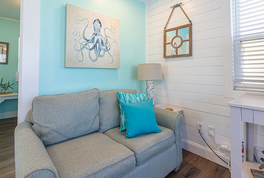 Chic 2br Getaway With Pool & Balcony Just Steps From The Sand - Alabama