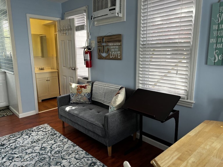 Quiet North End - 2 Bedroom Bungalow, Off Street Pkg, Close To Beach And Rides!! - Toms River, NJ