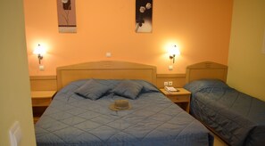 Quarto Triplo Superior | Cofre no quarto, Wi-fi grátis, roupa de cama fornecida