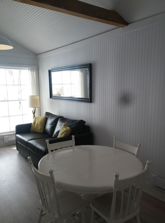 Waterfront, Cozy, Clean One Bedroom, Newly Renovated Cottage - Sauble Beach