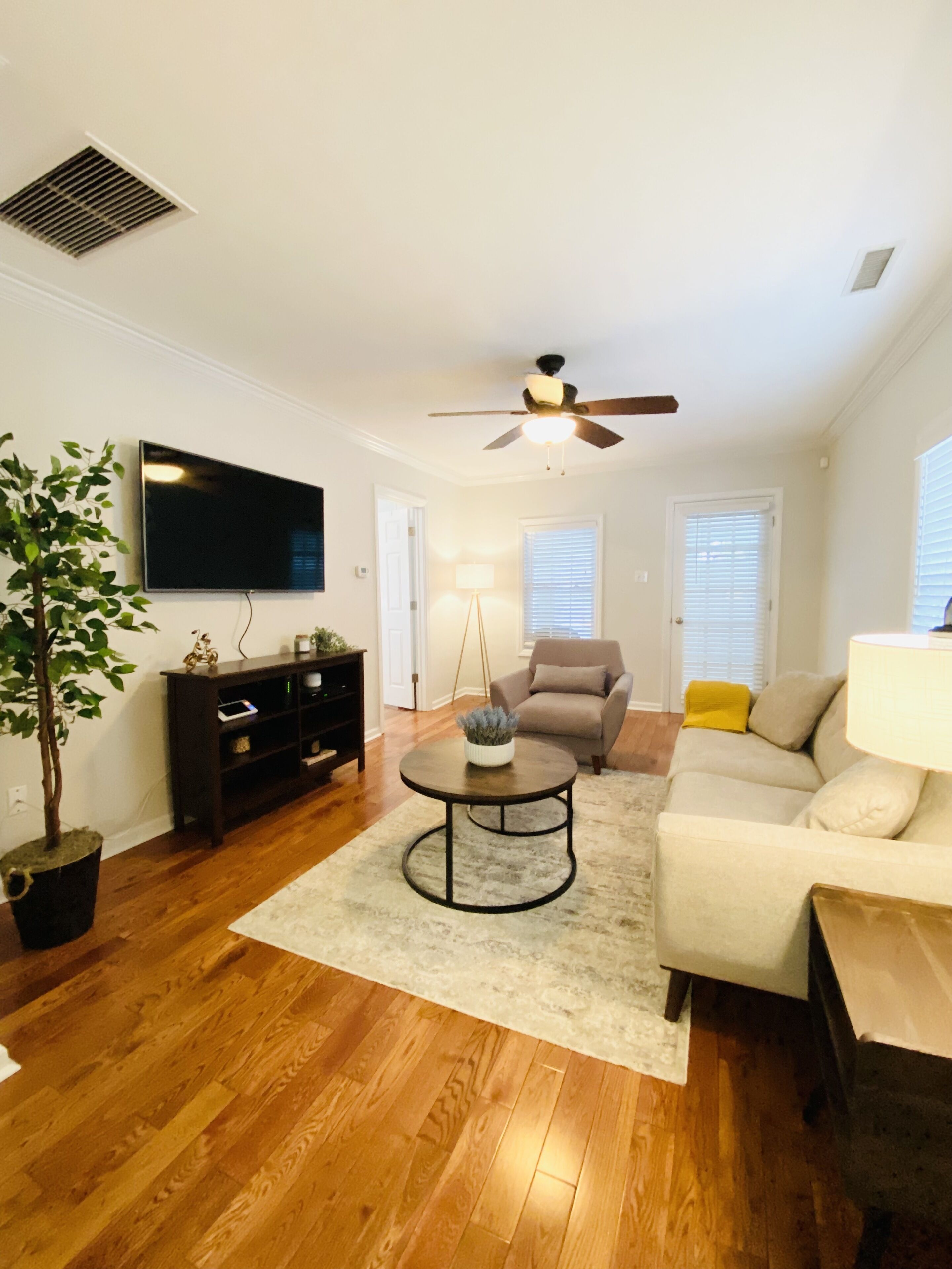 Lovely 2 Bdrm Apt W/ Parking And Outdoor Sitting - Westchester County, NY