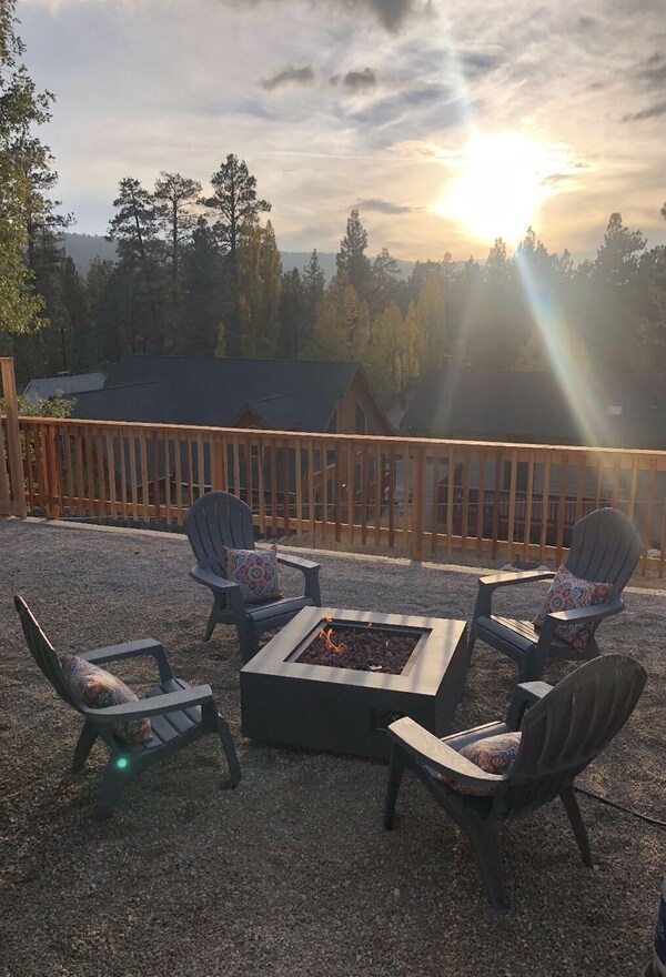 2-bedroom Cabin Just 3 Minutes Drive To The Village - Big Bear Lake, CA