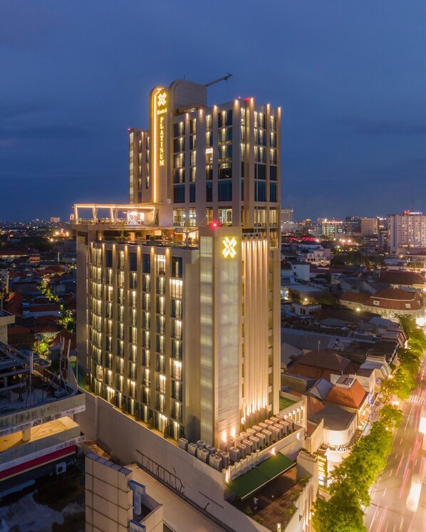 Platinum Hotel Tunjungan Surabaya, Surabaya: Info, Photos, Reviews ...