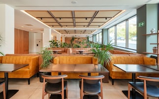 Pequeno-almoço tipo buffet diário (15 EUR por pessoa)