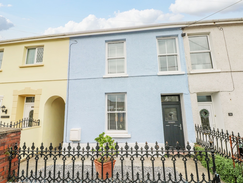 54 Pencoed Road - Burry Port