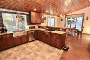 Casa, 4 quartos | Cozinha privada