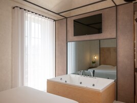 Suíte lua de mel | Frigobar, cofres nos quartos, individualmente decorados