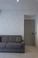 Suíte lua de mel | Área de estar | TV de tela plana, impressoras