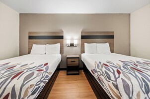 Quarto Deluxe, 2 camas de casal, não fumadores | Edredões de penas, secretária, ferro/tábua de engomar, Wi-fi grátis 