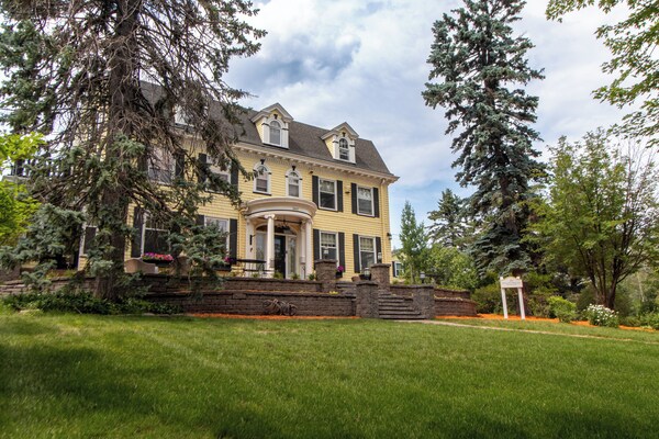 Historic Salyards Mansion By Heirloom Boutique Collection - Duluth, MN
