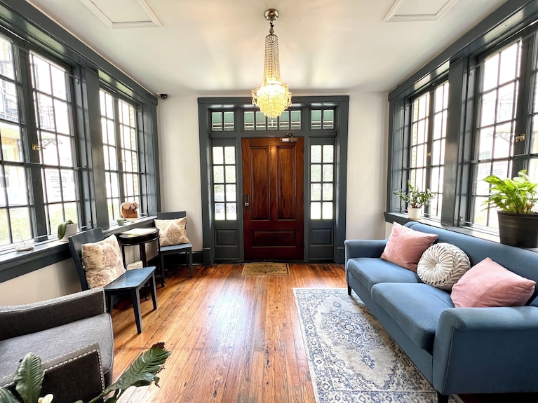 Super Cute Condo 12: People Watching Downtown Sav - Savannah, GA