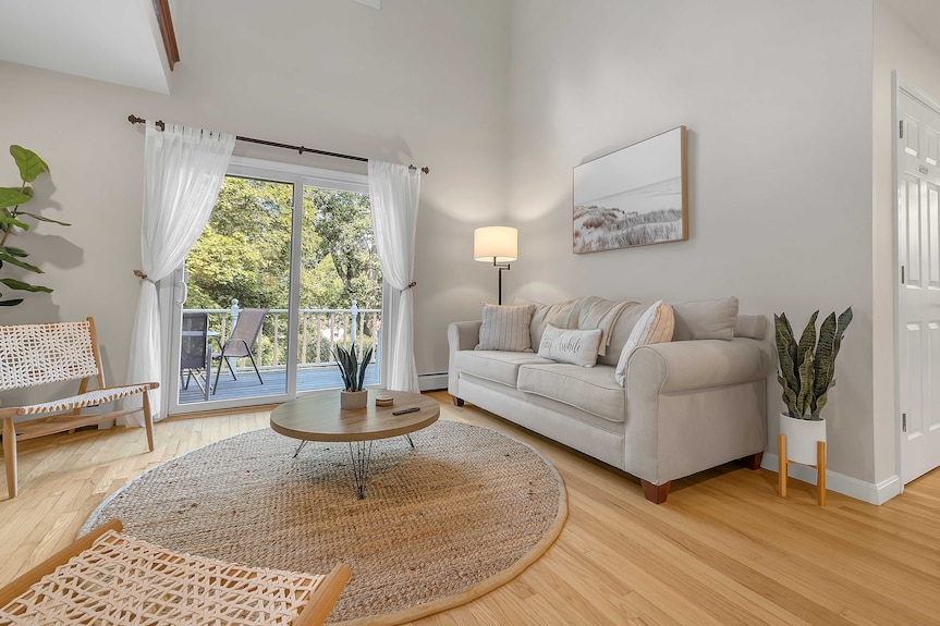 Charming Colonial In The Heart Of Mystic - Mystic, CT