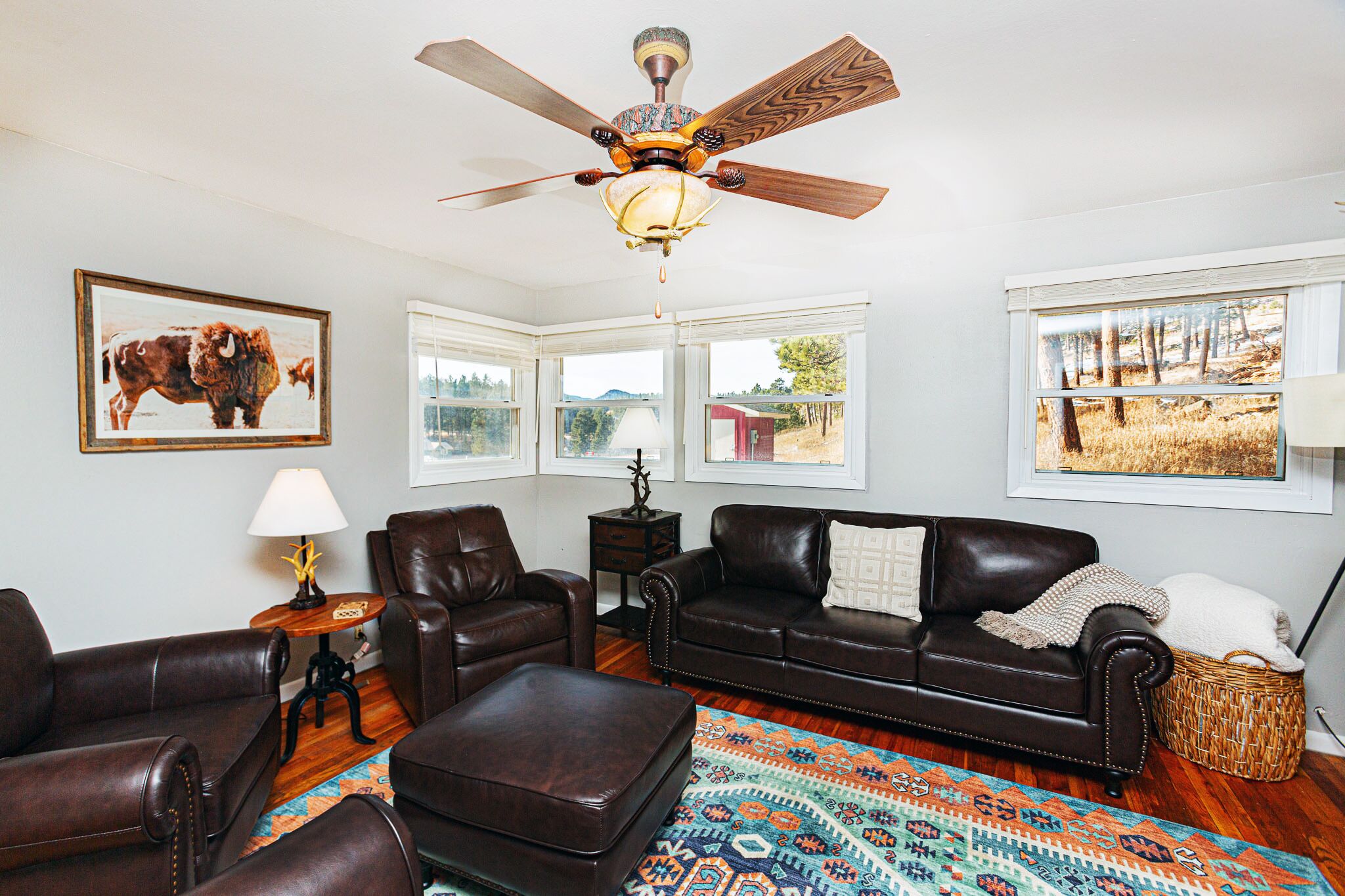 Entire Cabin King Bed Fully Stocked Kitchen & Free Parking Ideal For Long Stays! - Mount Rushmore, SD