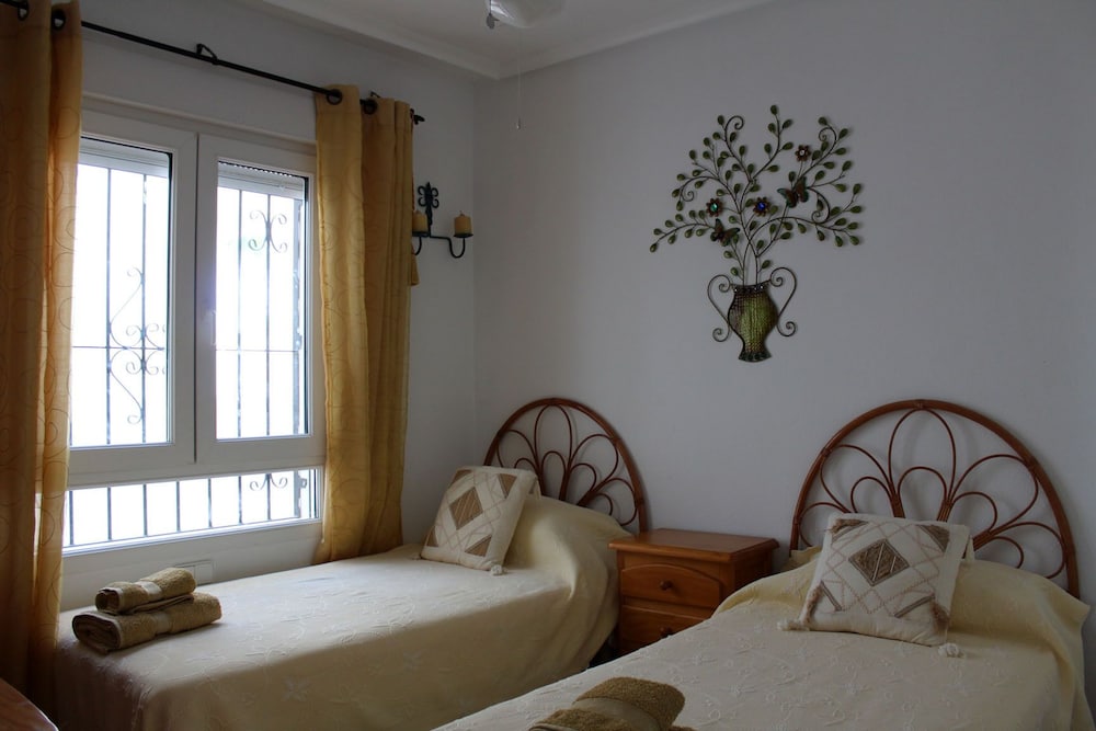 Villamartin 2 Bed Apartment, Golf, Beaches, Good Food And Sunshine!!! - Villamartin