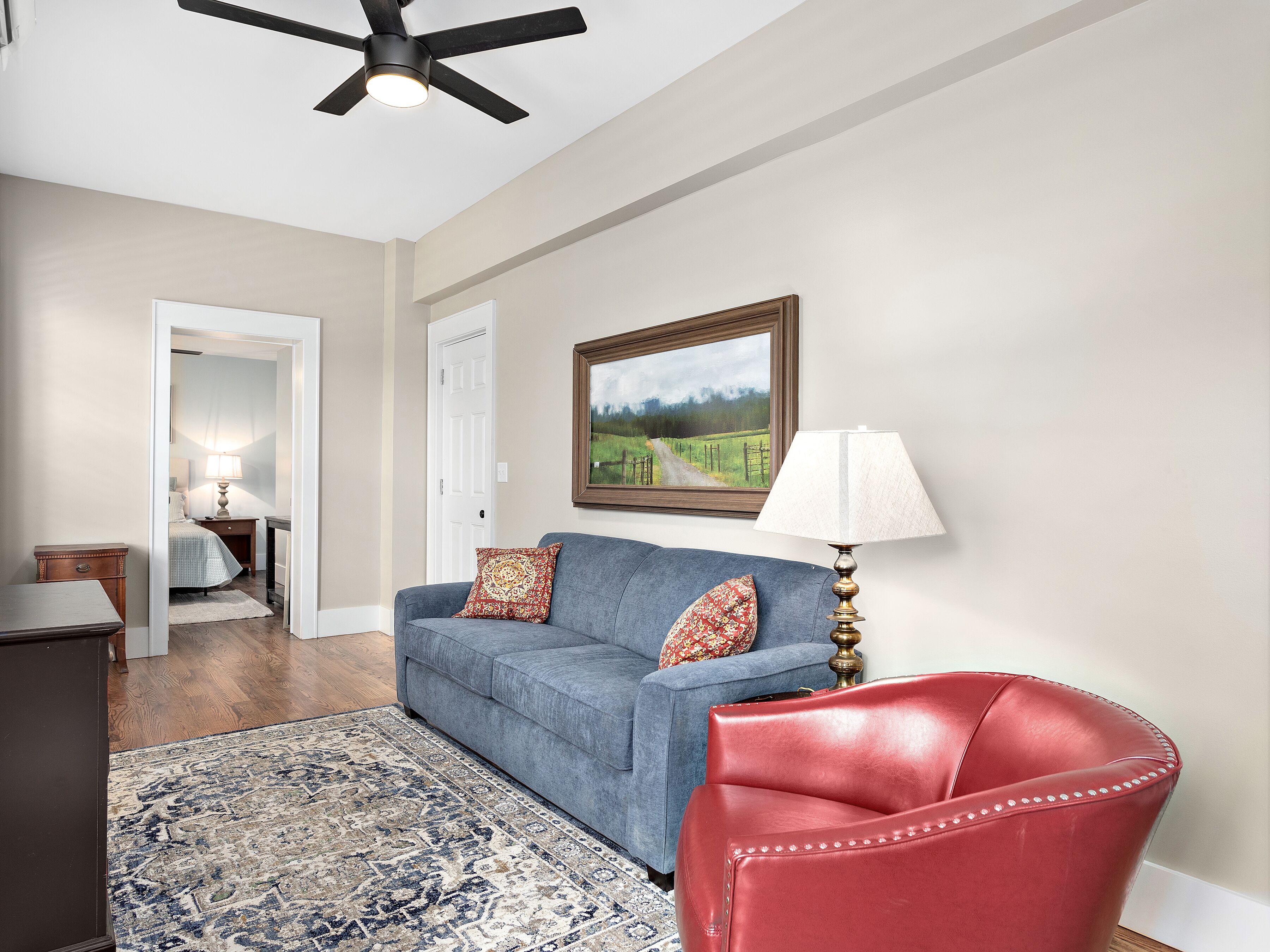 Spacious 1 Bedroom Apt! Pet Friendly With Private Fenced In Back Yard And Deck! - Weaverville, NC