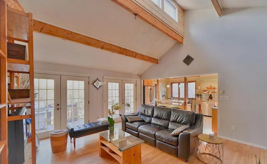 Lakefront Stillwater Lakes Chalet- Hot Tub, Gameroom, Firepit, Kayaks, Dock, Bbq - Pennsylvania