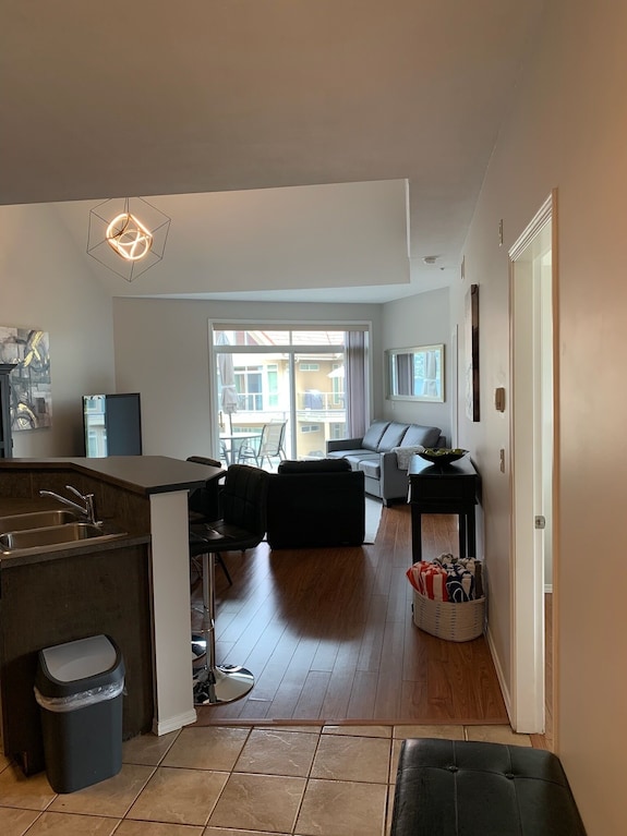 Top Floor Unit In Discovery Bay With Lake Views From The Patio! - 킬로나