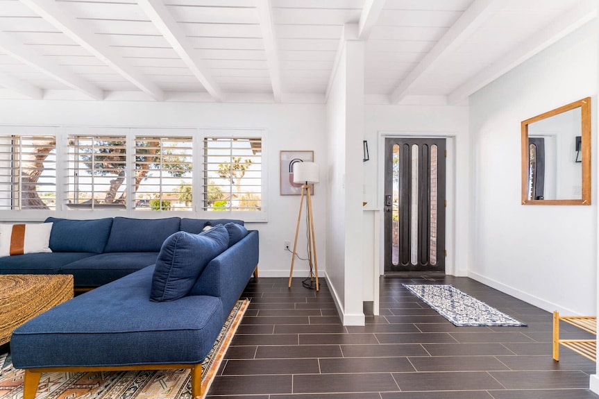 Desert-chic Abode With Sauna And Heatlamps, Minutes To Joshua Tree And Pappy's - Yucca Valley, CA
