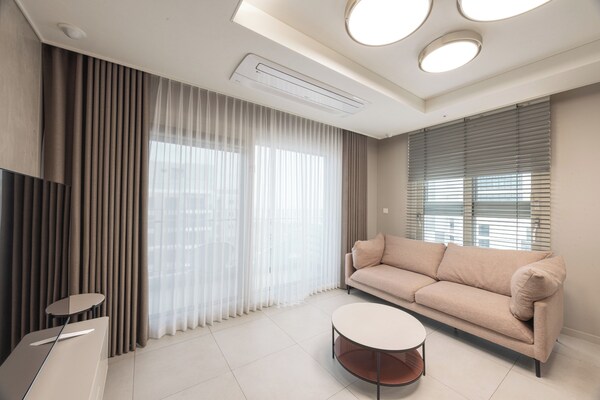 [Elmomento Osiria]#오션뷰#롯데월드#24평신축레지던스#퀸2#2-2302 - Busan