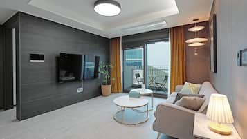 Suíte família, vista para o oceano | 3 quartos, individualmente decorados, individualmente mobiliados