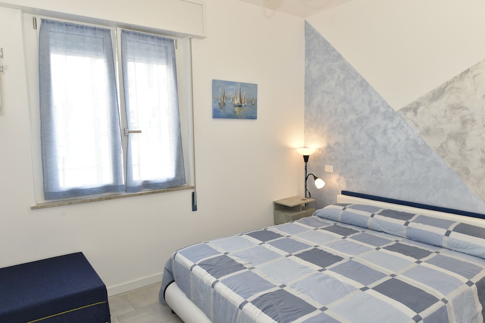Newly Renovated Two-bedroom Apartments In The Center And 2 Steps From The Sea - Lignano Pineta