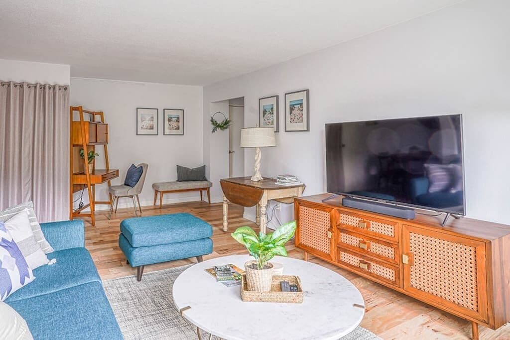 Tranquil 2br Downtown Condo, Parking, King Bed - Seattle, WA