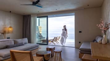 Premium Suite, 1 Bedroom, Private Pool, Sea View | Roupas de cama premium, frigobar, cofres nos quartos