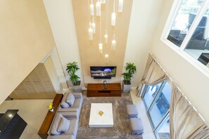 Casa de Férias Família, 4 quartos | Sala de estar | Smart TV de 60 de polegadas com canais por cabo, Netflix, Hulu 