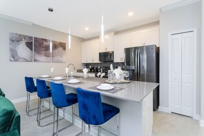 Casa de Férias Família, 4 quartos | Sala de estar | Smart TV de 60 de polegadas com canais por cabo, Netflix, Hulu 